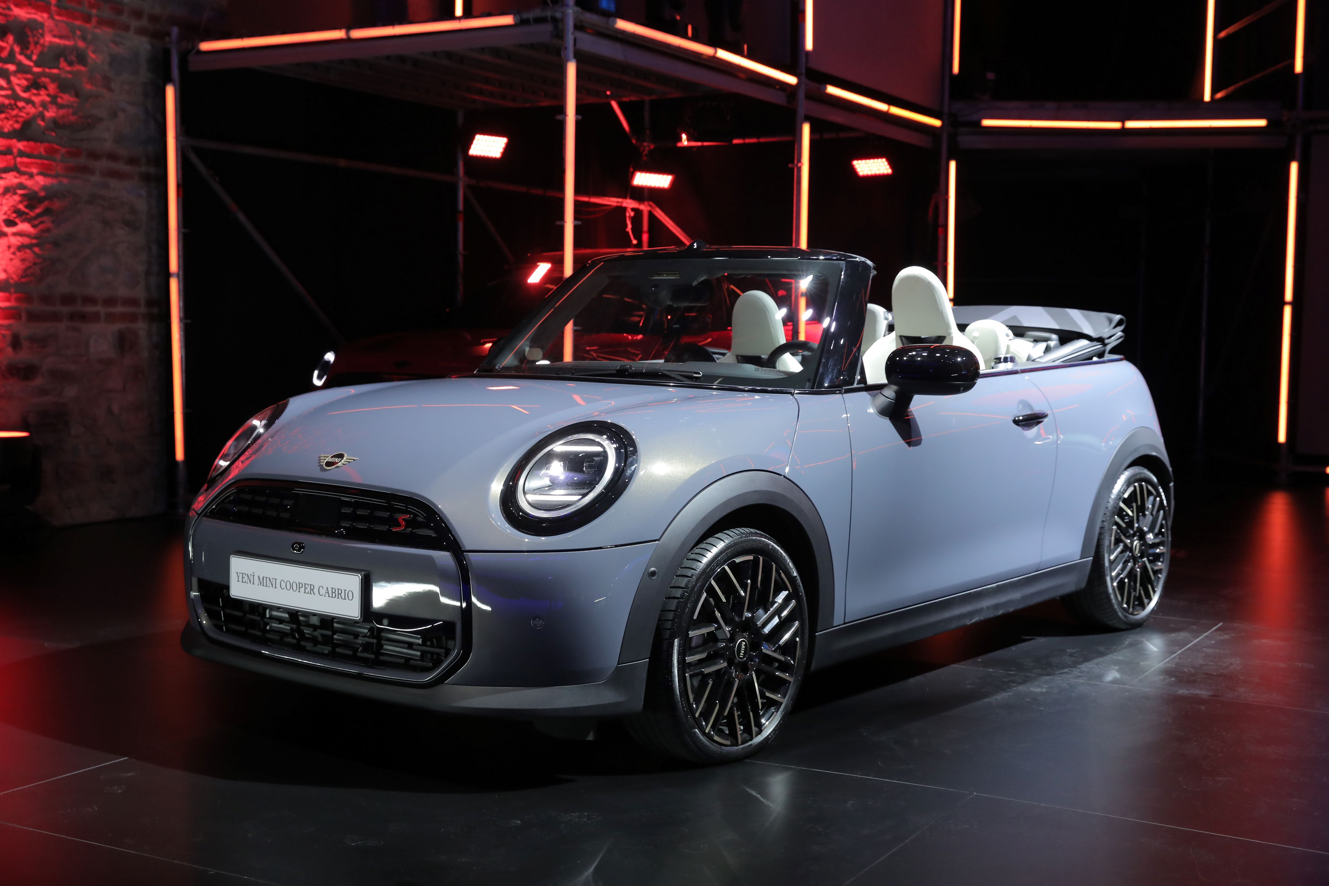 Yeni Nesil MINI Ailesi Yeni MINI Cooper 5 Kapı ve Yeni MINI Cooper ...